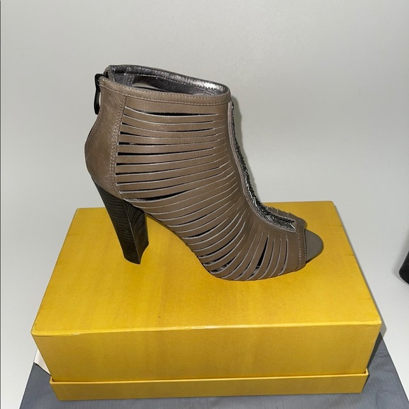 Shoes | Vince Comuto New Leather Heel Shoes | Poshmark